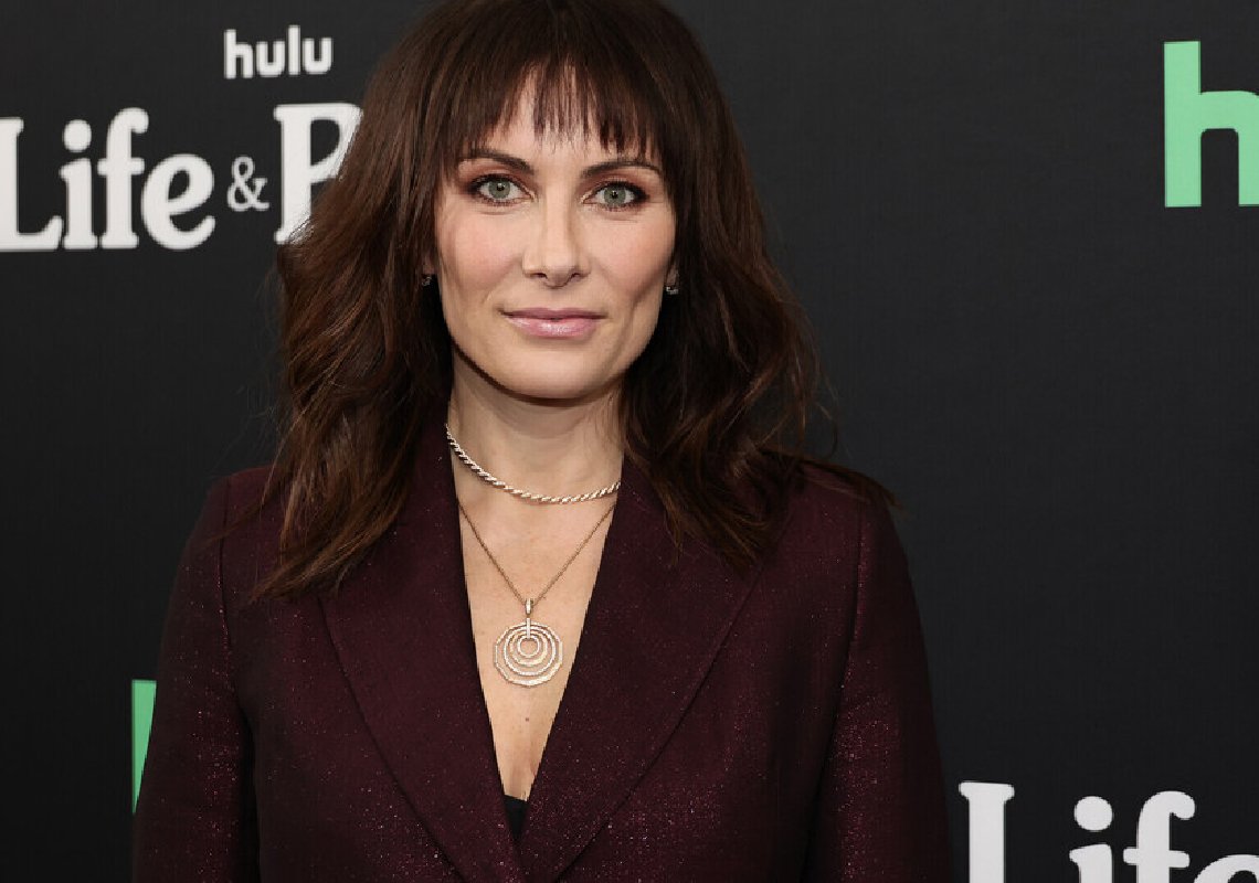 Hebrew News - כוכבת ״נאשוויל״ חושפת: ״עברתי הפלה טבעית מול אלפי אנשים״