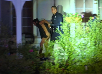 Hebrew News - פולש עירום נכנס לבית בוואלי ונתפס נוגע בעצמו בפינת האוכל